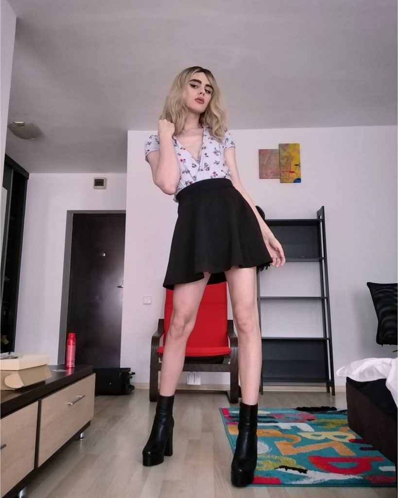 Olive La Strada - Crossdresser Profile