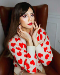Lacey - CoverGirl of the Week (December) - All About Crossdresser